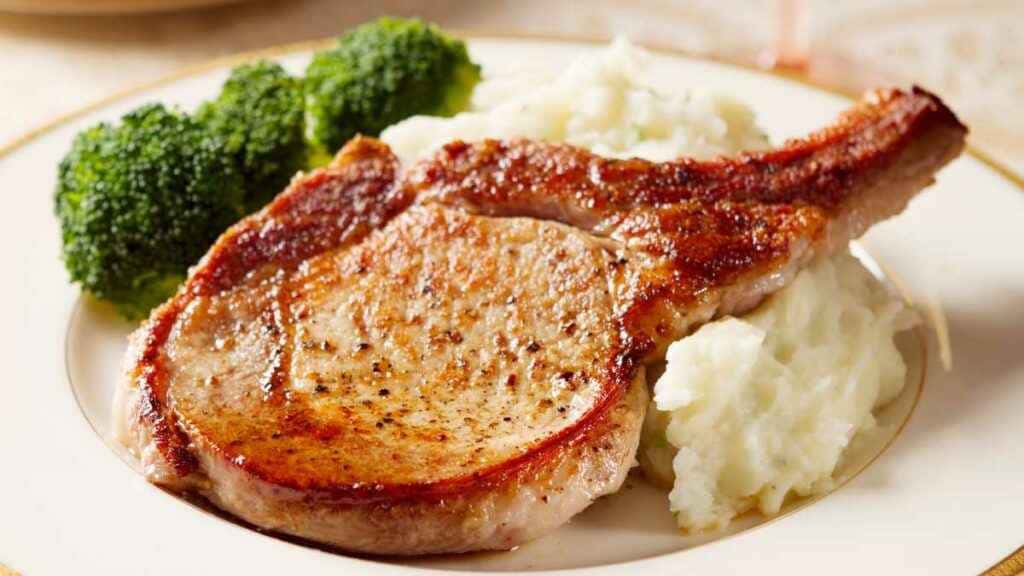 O que é carré suíno? O guia completo para um prato delicioso - Folha de ...